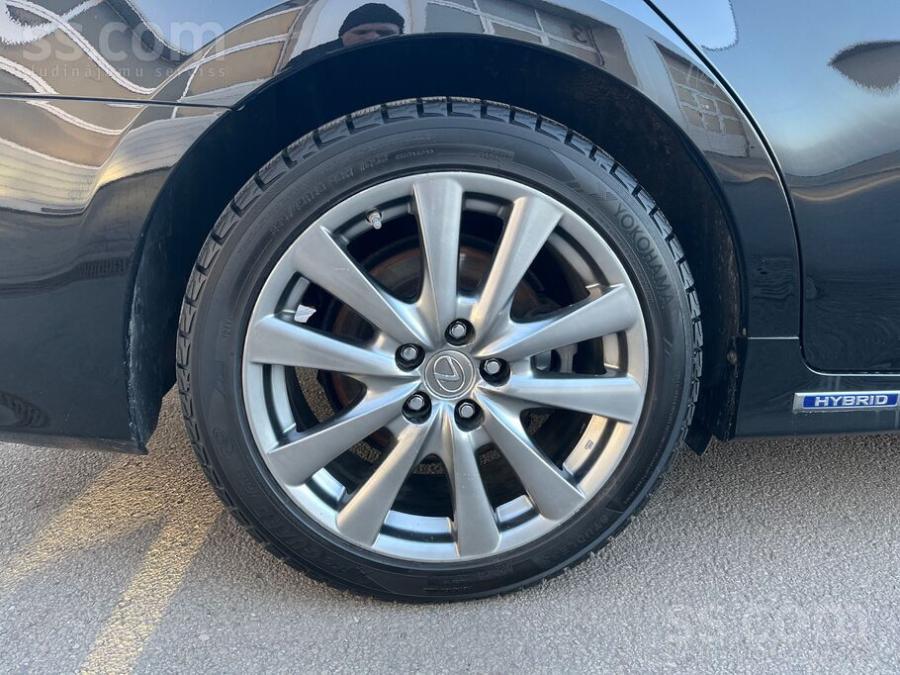 Black Lexus GS 2015 in Riga, with an engine capacity of 3.00 L and mileage of 214 thousand km for 17800 €, photo 16 on AUTOMOTO.COM.LV