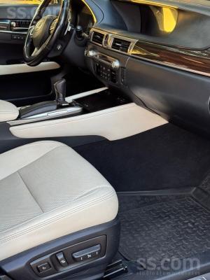Black Lexus GS 2016 in Riga, with an engine capacity of 2.00 L and mileage of 229 thousand km for 18900 €, photo 5 on AUTOMOTO.COM.LV