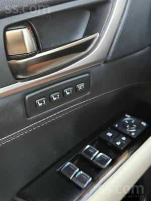 Black Lexus GS 2016 in Riga, with an engine capacity of 2.00 L and mileage of 229 thousand km for 18900 €, photo 9 on AUTOMOTO.COM.LV