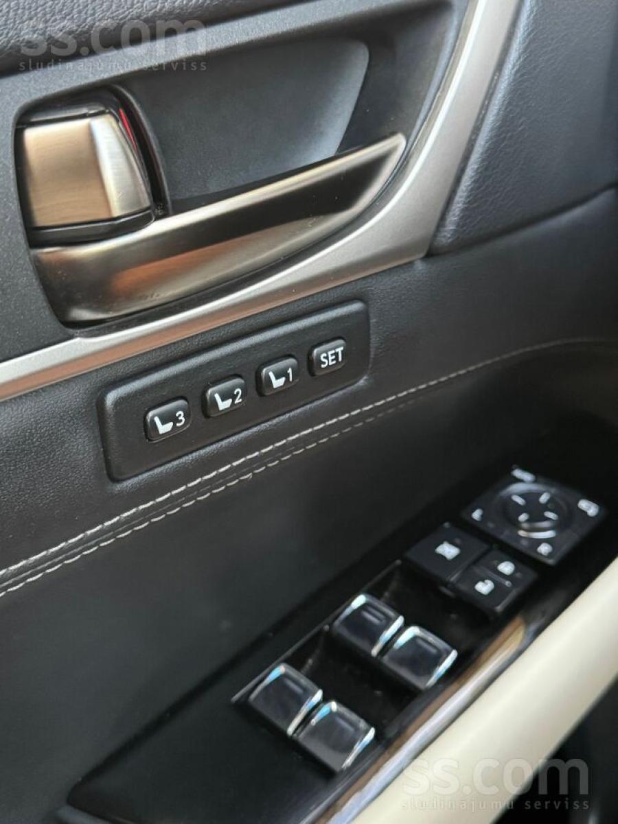 Black Lexus GS 2016 in Riga, with an engine capacity of 2.00 L and mileage of 229 thousand km for 18900 €, photo 9 on AUTOMOTO.COM.LV