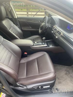 Black Lexus GS 2017 in Riga, with an engine capacity of 2.50 L and mileage of 200 thousand km for 22000 €, photo 8 on AUTOMOTO.COM.LV