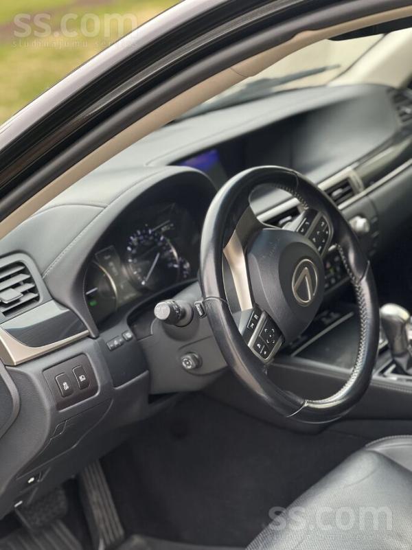 Black Lexus GS 2017 in Riga, with an engine capacity of 2.50 L and mileage of 158 thousand km for 21700 €, photo 8 on AUTOMOTO.COM.LV