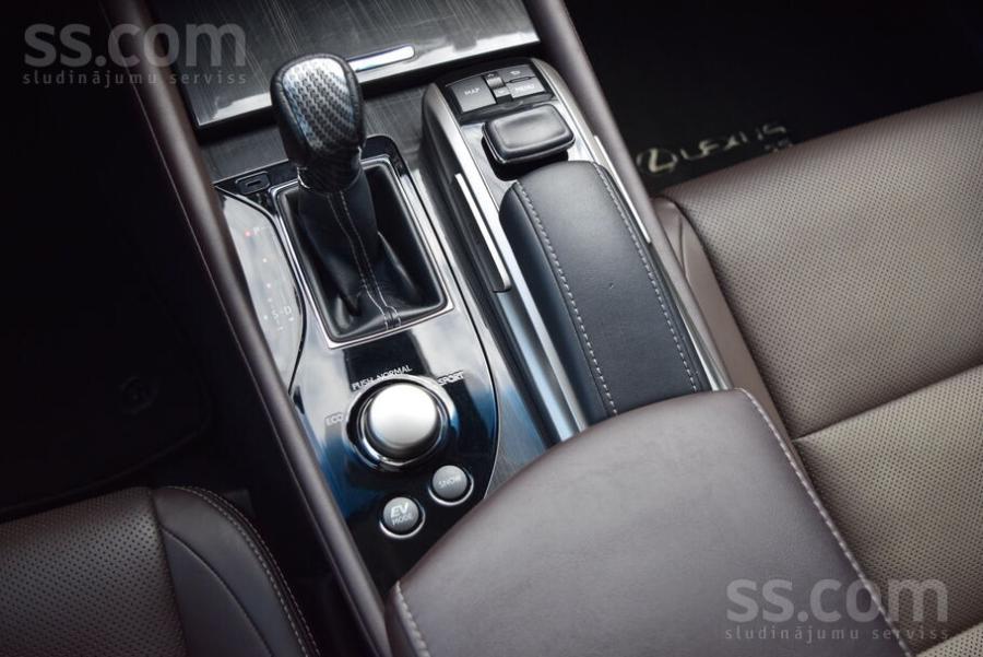 Black Lexus GS 2018 in Riga, with an engine capacity of 2.50 L and mileage of 136 thousand km for 22500 €, photo 6 on AUTOMOTO.COM.LV