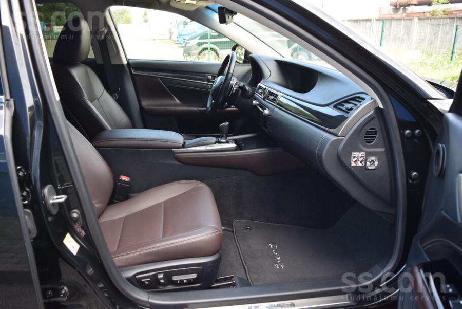 Black Lexus GS 2018 in Riga, with an engine capacity of 2.50 L and mileage of 136 thousand km for 22500 €, photo 12 on AUTOMOTO.COM.LV