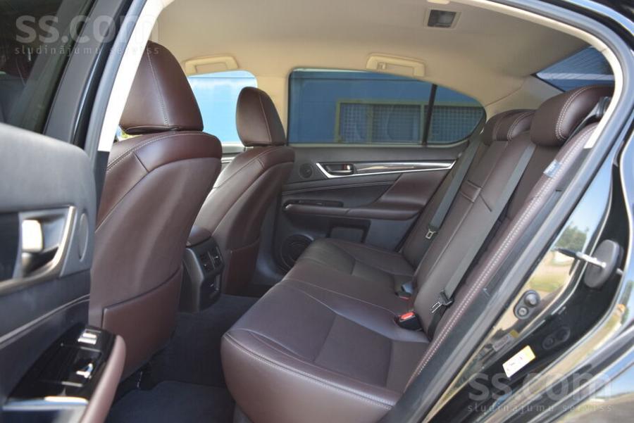 Black Lexus GS 2018 in Riga, with an engine capacity of 2.50 L and mileage of 136 thousand km for 22500 €, photo 13 on AUTOMOTO.COM.LV