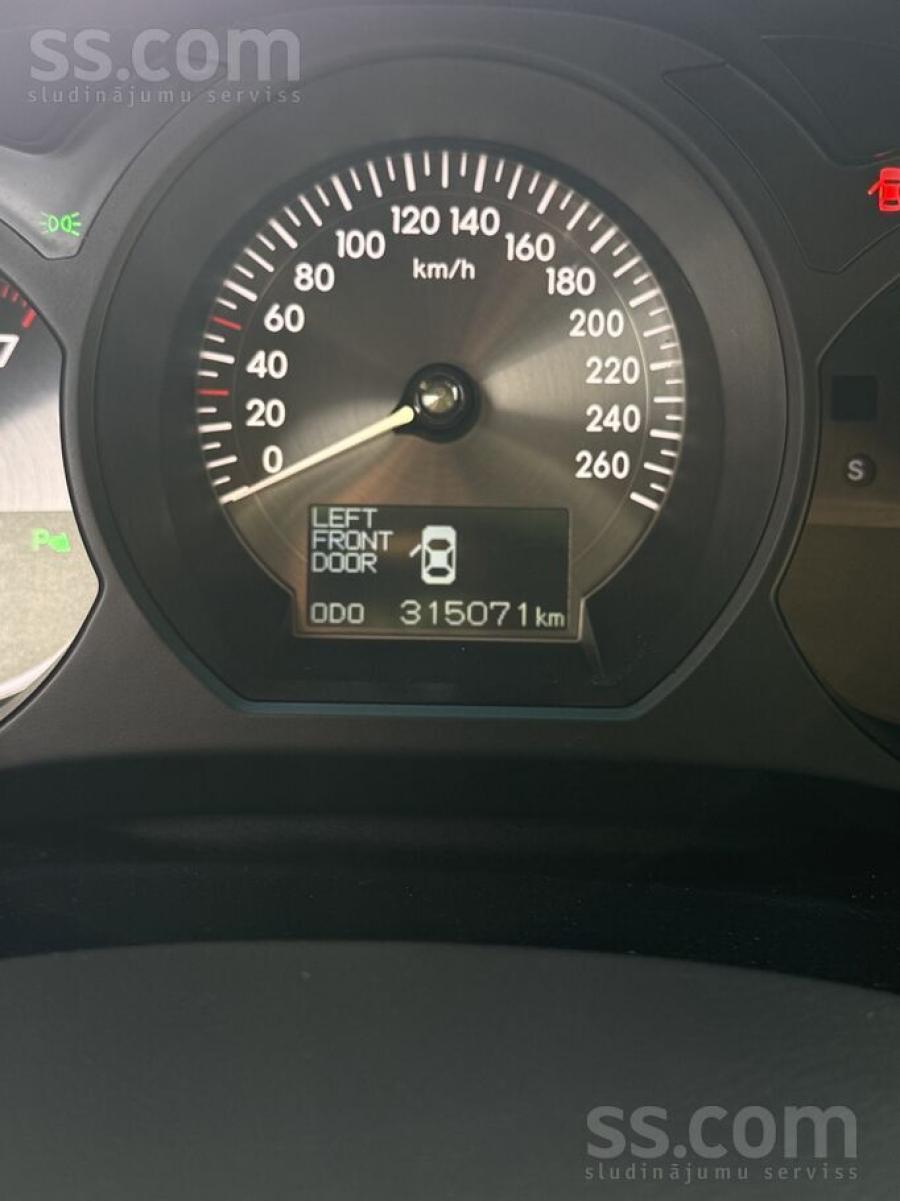 Blue Lexus GS 2005 in Riga, with an engine capacity of 3.00 L and mileage of 315 thousand km for 2550 €, photo 17 on AUTOMOTO.COM.LV