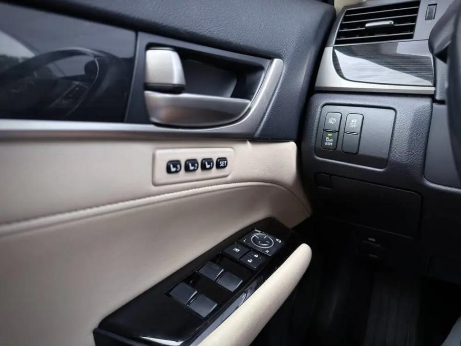Brown Lexus GS 2013 in Riga, with an engine capacity of 2.50 L and mileage of 235 thousand km for 12995 €, photo 13 on AUTOMOTO.COM.LV