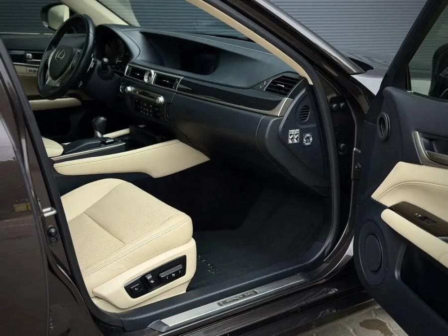 Brown Lexus GS 2013 in Riga, with an engine capacity of 2.50 L and mileage of 235 thousand km for 12995 €, photo 23 on AUTOMOTO.COM.LV