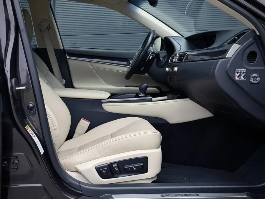 Brown Lexus GS 2013 in Riga, with an engine capacity of 2.50 L and mileage of 235 thousand km for 12995 €, photo 24 on AUTOMOTO.COM.LV