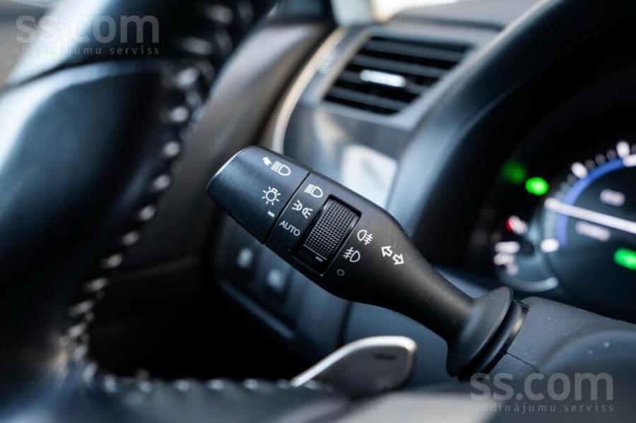 Grey Lexus GS 2016 in Riga, with an engine capacity of 2.50 L and mileage of 218 thousand km for 18900 €, photo 23 on AUTOMOTO.COM.LV