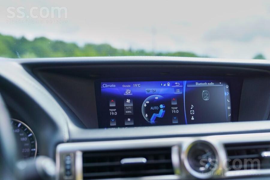 Grey Lexus GS 2018 in Riga, with an engine capacity of 2.50 L and mileage of 167 thousand km for 22500 €, photo 8 on AUTOMOTO.COM.LV