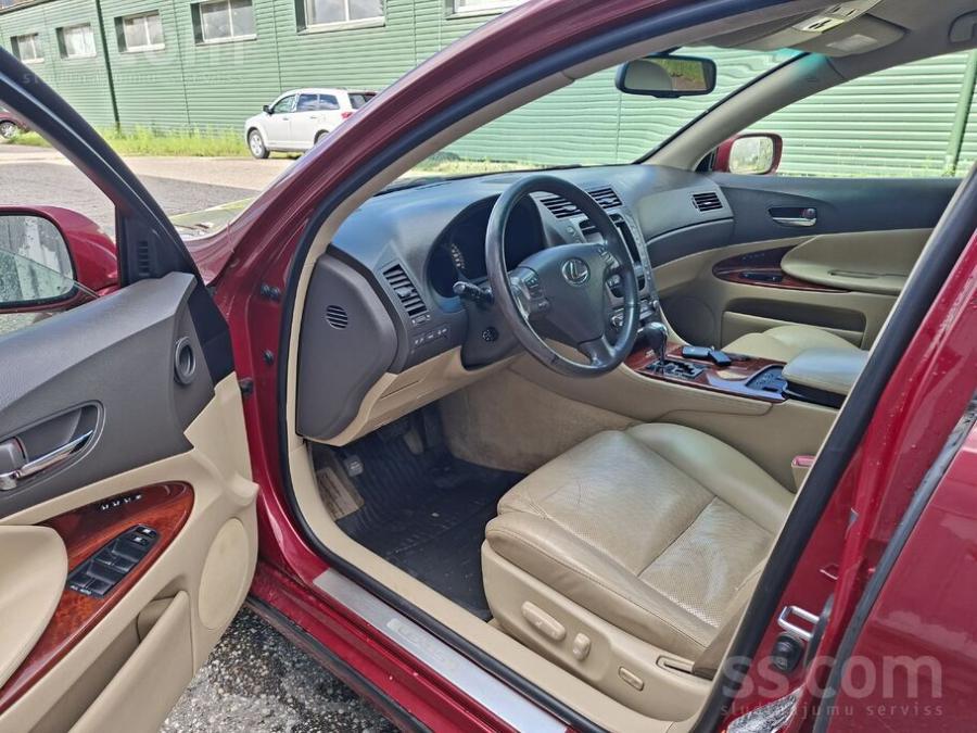Red Lexus GS 2006 in Riga, with an engine capacity of 3.00 L and mileage of 262 thousand km for 2650 €, photo 8 on AUTOMOTO.COM.LV