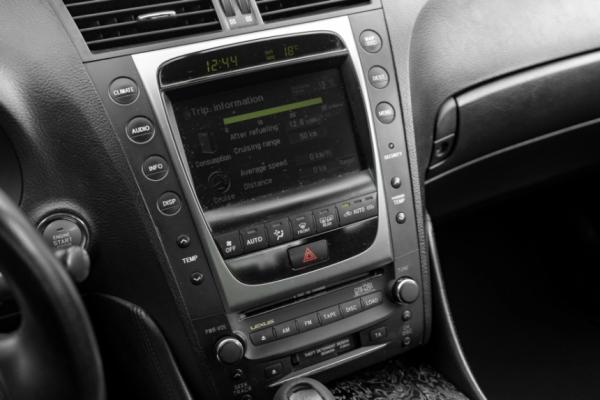 Lexus GS 2006 in Riga, with an engine capacity of 3.00 L and mileage of 366 thousand km for 3300 €, photo 9 on AUTOMOTO.COM.LV