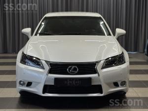 White Lexus GS 2013 in Riga, with an engine capacity of 3.50 L and mileage of 220 thousand km for 16490 €, photo 3 on AUTOMOTO.COM.LV