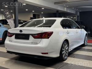 White Lexus GS 2013 in Riga, with an engine capacity of 3.50 L and mileage of 220 thousand km for 16490 €, photo 5 on AUTOMOTO.COM.LV