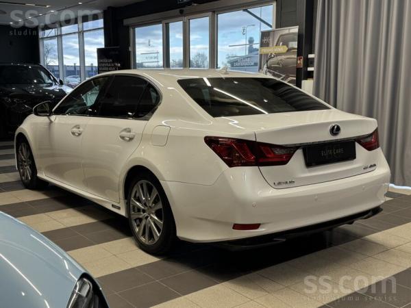 White Lexus GS 2013 in Riga, with an engine capacity of 3.50 L and mileage of 220 thousand km for 16490 €, photo 6 on AUTOMOTO.COM.LV