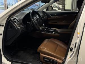 White Lexus GS 2013 in Riga, with an engine capacity of 3.50 L and mileage of 220 thousand km for 16490 €, photo 9 on AUTOMOTO.COM.LV