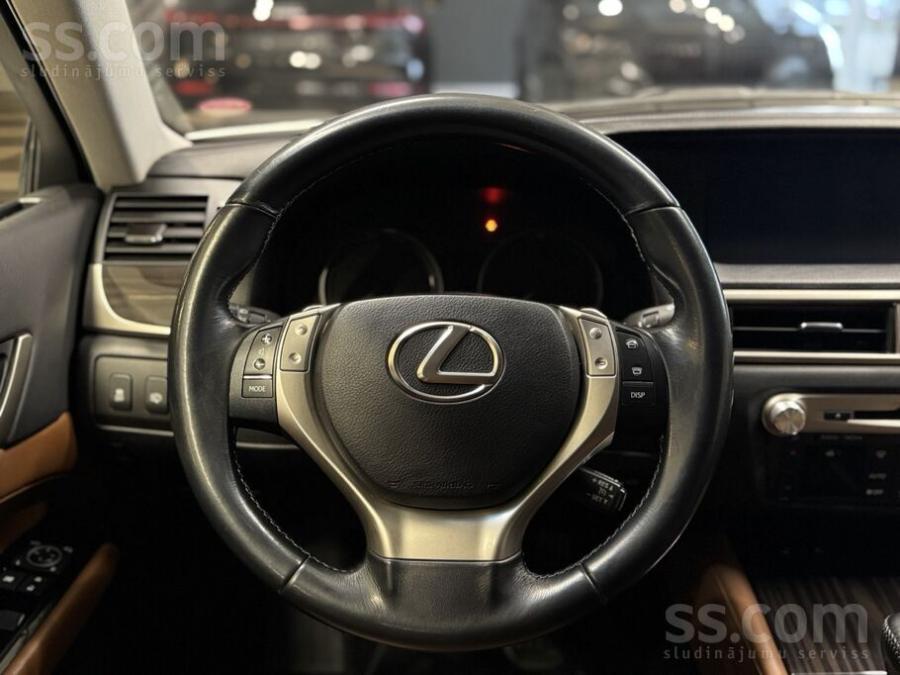 White Lexus GS 2013 in Riga, with an engine capacity of 3.50 L and mileage of 220 thousand km for 16490 €, photo 15 on AUTOMOTO.COM.LV
