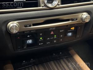 White Lexus GS 2013 in Riga, with an engine capacity of 3.50 L and mileage of 220 thousand km for 16490 €, photo 23 on AUTOMOTO.COM.LV