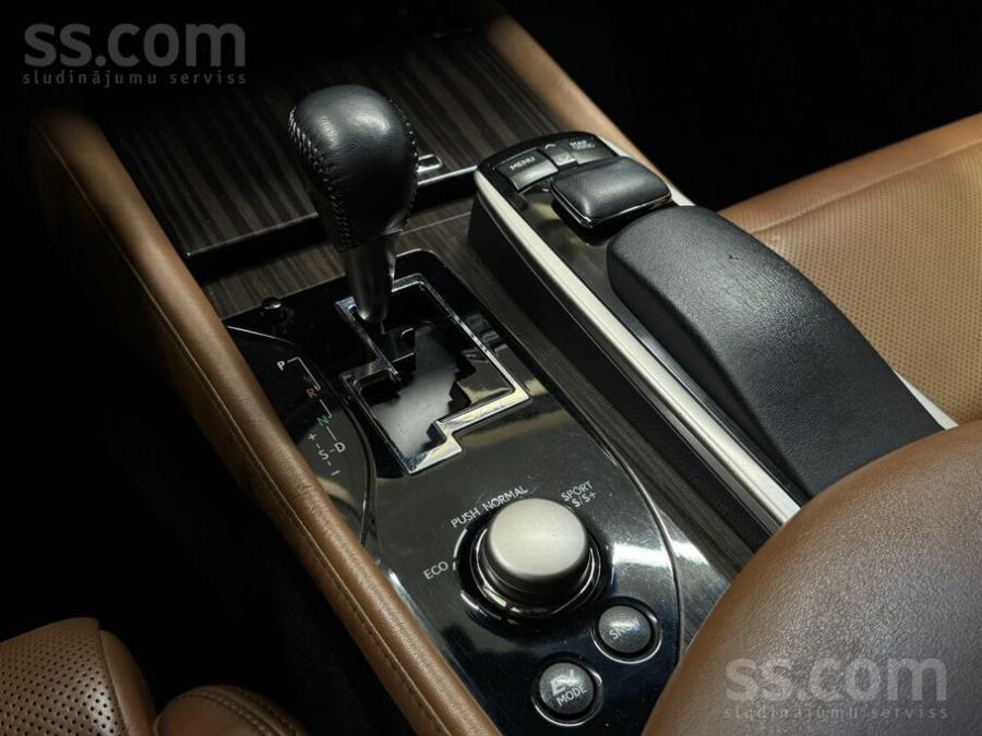 White Lexus GS 2013 in Riga, with an engine capacity of 3.50 L and mileage of 220 thousand km for 16490 €, photo 25 on AUTOMOTO.COM.LV