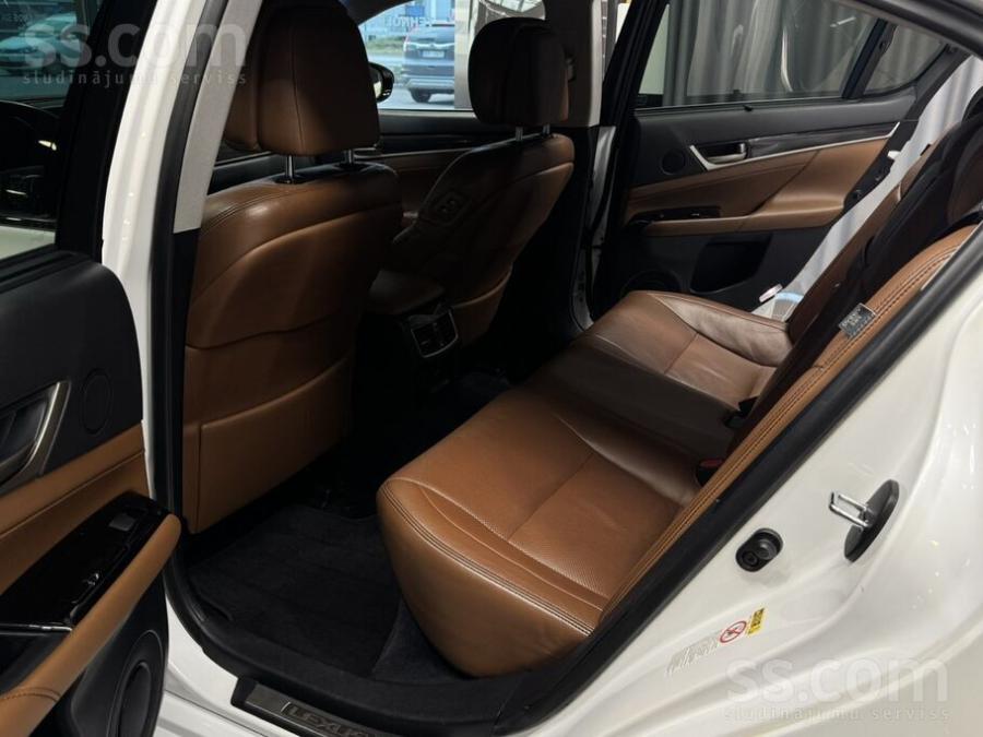 White Lexus GS 2013 in Riga, with an engine capacity of 3.50 L and mileage of 220 thousand km for 16490 €, photo 26 on AUTOMOTO.COM.LV