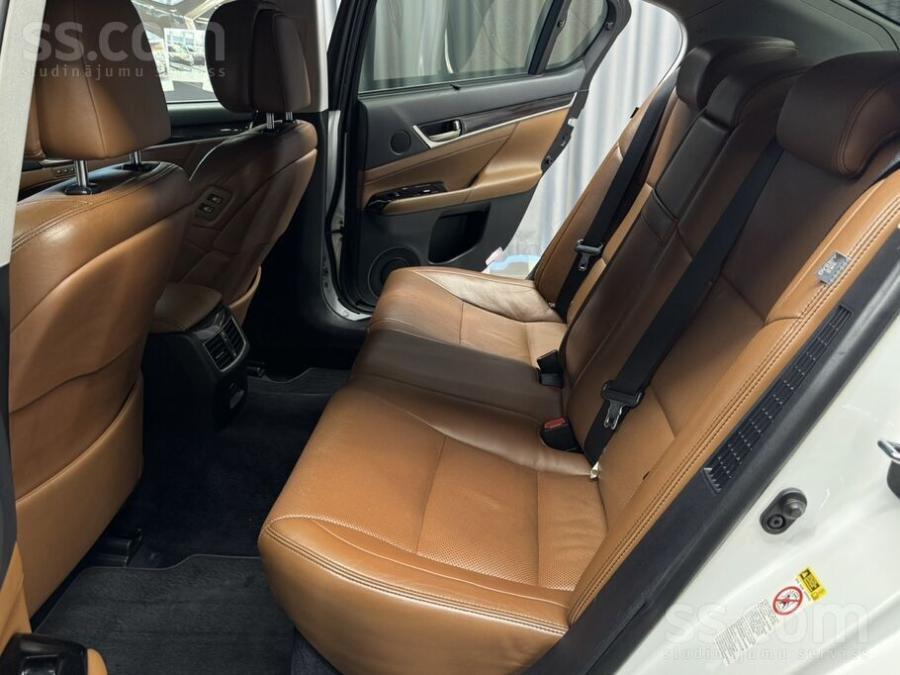 White Lexus GS 2013 in Riga, with an engine capacity of 3.50 L and mileage of 220 thousand km for 16490 €, photo 27 on AUTOMOTO.COM.LV