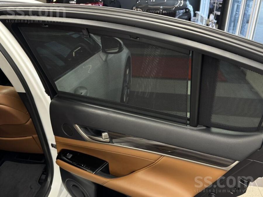 White Lexus GS 2013 in Riga, with an engine capacity of 3.50 L and mileage of 220 thousand km for 16490 €, photo 30 on AUTOMOTO.COM.LV