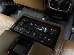 White Lexus GS 2013 in Riga, with an engine capacity of 3.50 L and mileage of 220 thousand km for 16490 €, photo 31 on AUTOMOTO.COM.LV