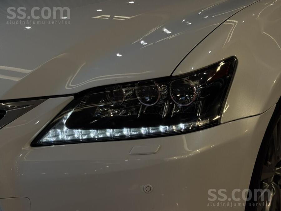White Lexus GS 2013 in Riga, with an engine capacity of 3.50 L and mileage of 220 thousand km for 16490 €, photo 33 on AUTOMOTO.COM.LV