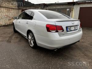 White Lexus GS 2005 in Riga, with an engine capacity of 3.00 L and mileage of 261 thousand km for 2750 €, photo 4 on AUTOMOTO.COM.LV