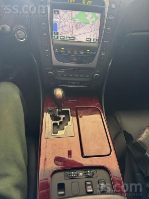 White Lexus GS 2005 in Riga, with an engine capacity of 3.00 L and mileage of 261 thousand km for 2750 €, photo 6 on AUTOMOTO.COM.LV