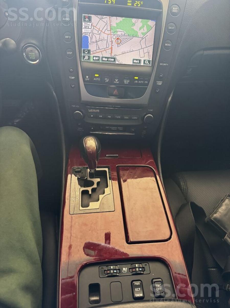 White Lexus GS 2005 in Riga, with an engine capacity of 3.00 L and mileage of 261 thousand km for 2750 €, photo 6 on AUTOMOTO.COM.LV