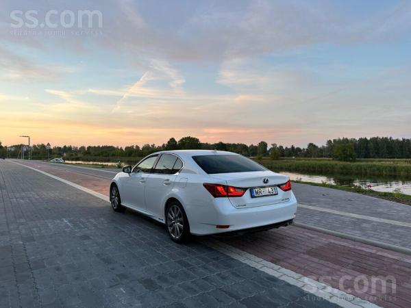 White Lexus GS 2013 in Riga, with an engine capacity of 3.50 L and mileage of 109 thousand km for 5800 €, photo 4 on AUTOMOTO.COM.LV