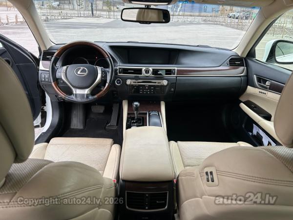 White Lexus GS 2013 in Tallinn, with an engine capacity of 3.50 L and mileage of 210 thousand km for 13700 €, photo 9 on AUTOMOTO.COM.LV