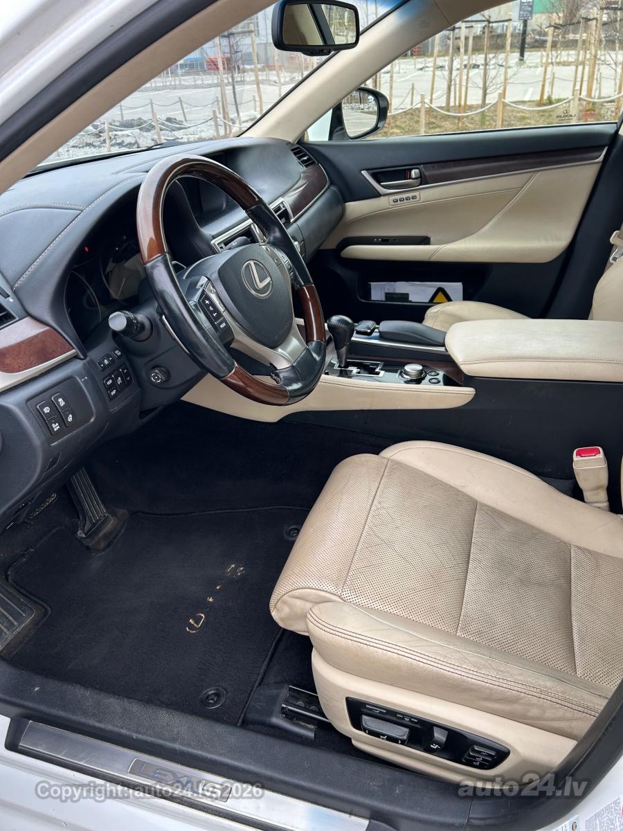 White Lexus GS 2013 in Tallinn, with an engine capacity of 3.50 L and mileage of 210 thousand km for 13700 €, photo 11 on AUTOMOTO.COM.LV