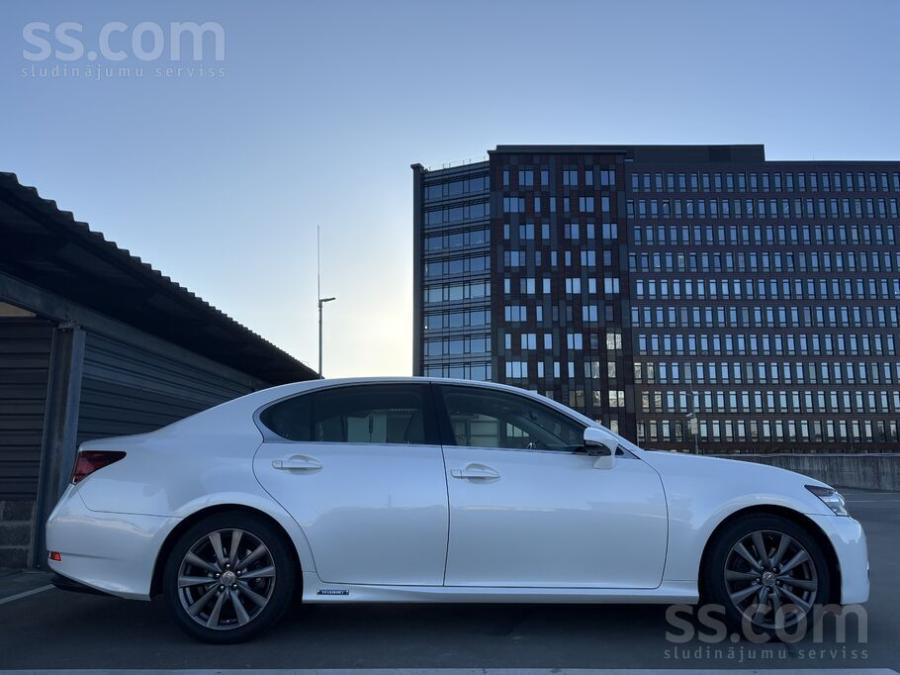 White Lexus GS 2014 in Riga, with an engine capacity of 3.50 L and mileage of 185 thousand km for 15500 €, photo 4 on AUTOMOTO.COM.LV