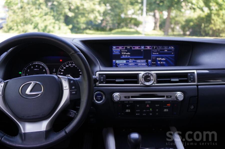 White Lexus GS 2014 in Riga, with an engine capacity of 3.50 L and mileage of 185 thousand km for 15500 €, photo 5 on AUTOMOTO.COM.LV