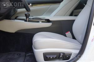 White Lexus GS 2014 in Riga, with an engine capacity of 3.50 L and mileage of 185 thousand km for 15500 €, photo 6 on AUTOMOTO.COM.LV