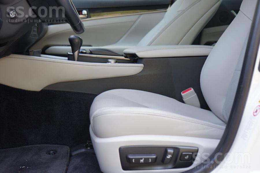 White Lexus GS 2014 in Riga, with an engine capacity of 3.50 L and mileage of 185 thousand km for 15500 €, photo 6 on AUTOMOTO.COM.LV