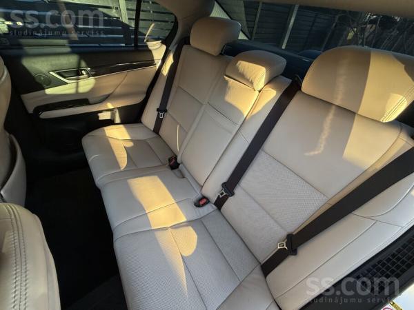 White Lexus GS 2015 in Riga, with an engine capacity of 2.50 L and mileage of 152 thousand km for 17900 €, photo 8 on AUTOMOTO.COM.LV