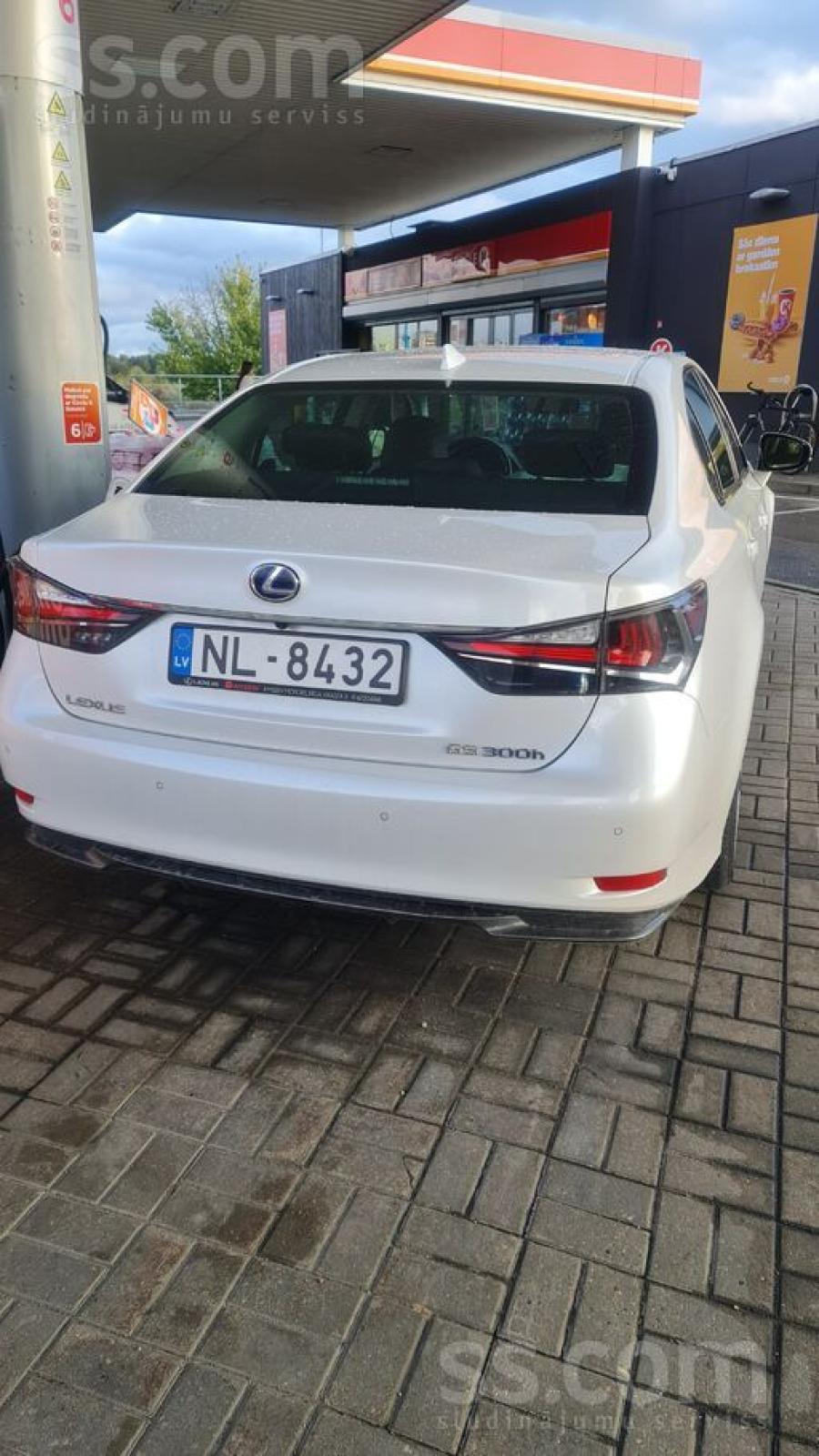 White Lexus GS 2017 in Riga, with an engine capacity of 2.50 L and mileage of 188 thousand km for 20500 €, photo 10 on AUTOMOTO.COM.LV