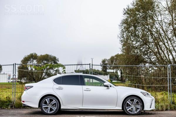 White Lexus GS 2017 in Riga, with an engine capacity of 2.50 L and mileage of 196 thousand km for 20490 €, photo 6 on AUTOMOTO.COM.LV
