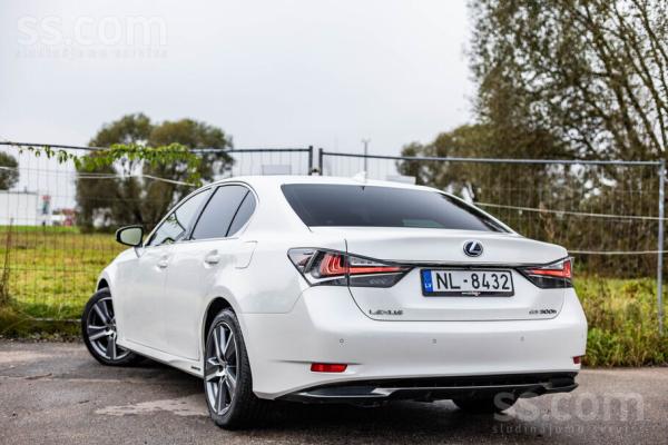 White Lexus GS 2017 in Riga, with an engine capacity of 2.50 L and mileage of 196 thousand km for 20490 €, photo 7 on AUTOMOTO.COM.LV