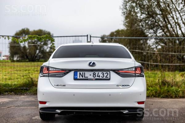 White Lexus GS 2017 in Riga, with an engine capacity of 2.50 L and mileage of 196 thousand km for 20490 €, photo 9 on AUTOMOTO.COM.LV