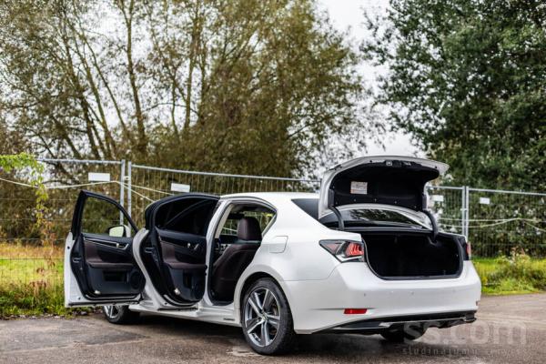 White Lexus GS 2017 in Riga, with an engine capacity of 2.50 L and mileage of 196 thousand km for 20490 €, photo 10 on AUTOMOTO.COM.LV