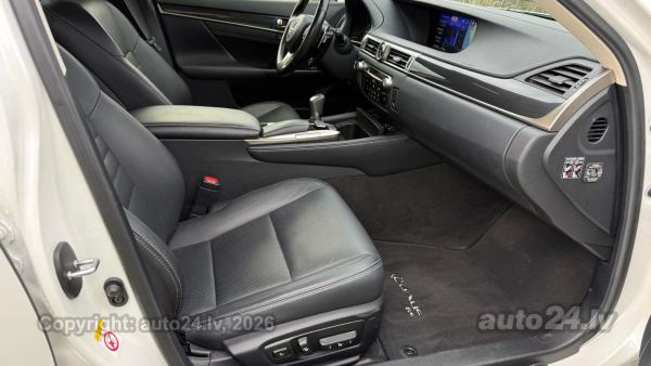 White Lexus GS 2018 in Tallinn, with an engine capacity of 2.50 L and mileage of 46 thousand km for 27900 €, photo 7 on AUTOMOTO.COM.LV