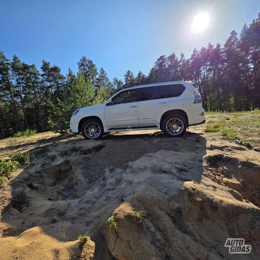 Lexus GX 460 2011 in Vilnius, with an engine capacity of 4.60 L and mileage of 280 thousand km for 23900 €, photo 8 on AUTOMOTO.COM.LV