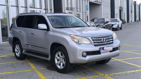Grey Lexus GX 460 2011 in Vilnius, with an engine capacity of 4.61 L and mileage of 329 thousand km for 16500 €, photo 3 on AUTOMOTO.COM.LV