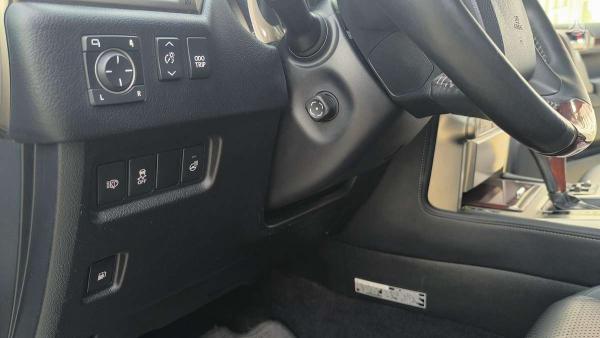 Grey Lexus GX 460 2011 in Vilnius, with an engine capacity of 4.61 L and mileage of 329 thousand km for 16500 €, photo 9 on AUTOMOTO.COM.LV