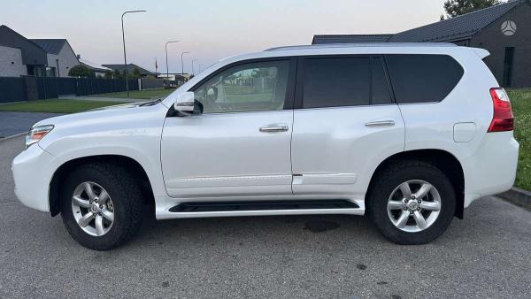 White Lexus GX 460 2013 in Kaunas, with an engine capacity of 4.61 L and mileage of 260 thousand km for 19500 €, photo 4 on AUTOMOTO.COM.LV